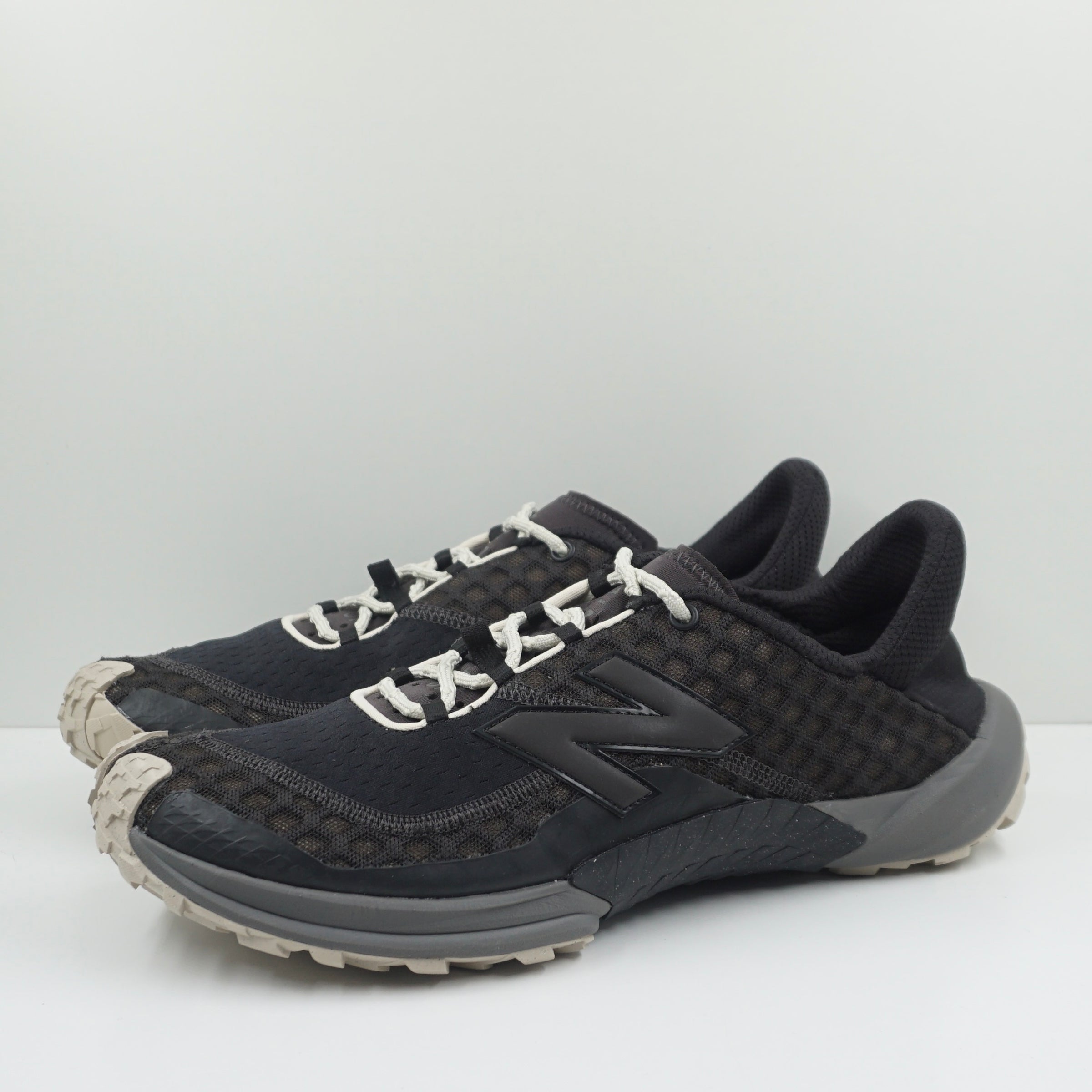 New Balance Minimus Trail Black Tan
