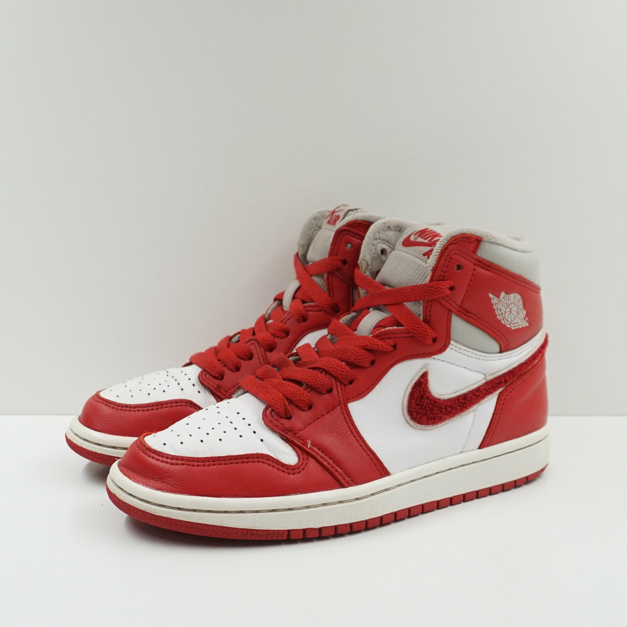 Jordan 1 Retro High OG Varsity Red (W)